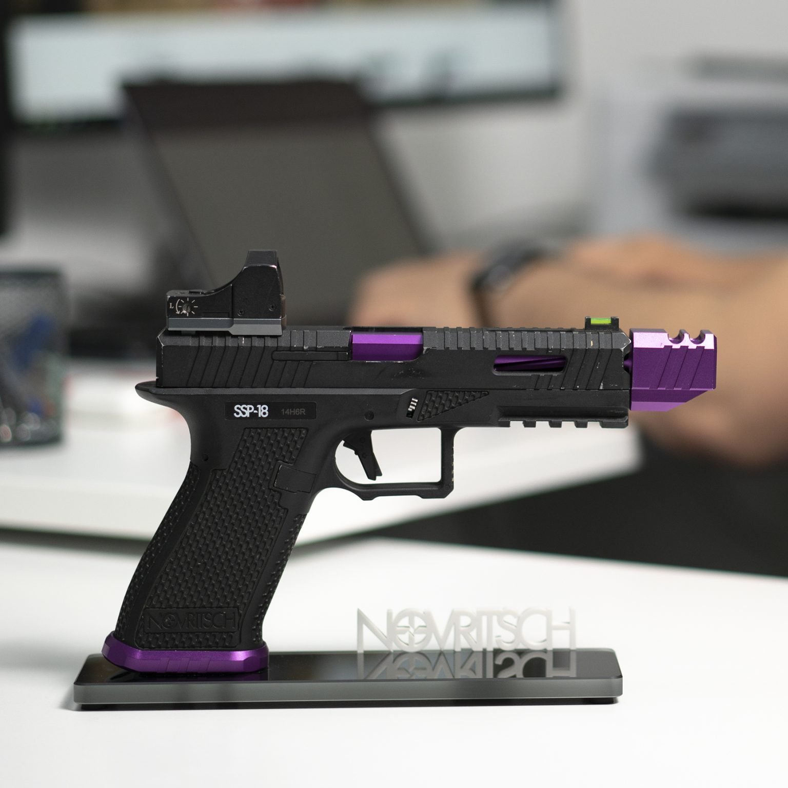 Pistol Stand – Novritsch | Airsoft